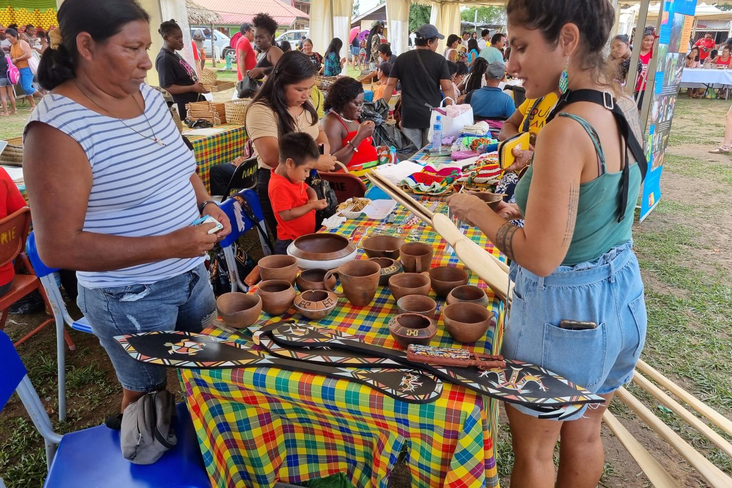 Le Marché artisanal du Maroni en images | Parc amazonien de Guyane